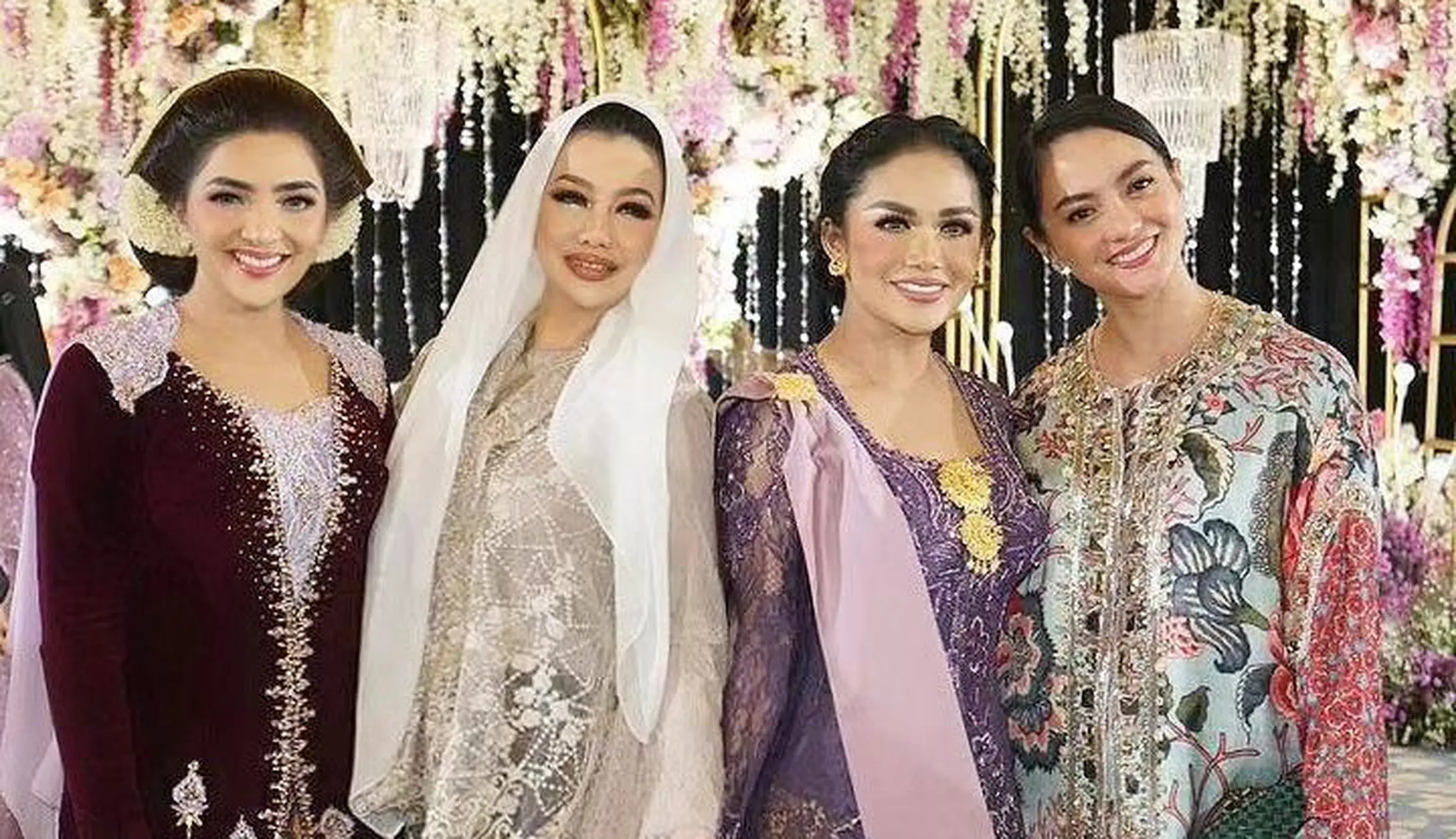8 Potret Seleb Pakai Kebaya di Acara Mitoni Aurel Hermansyah, dari Ashanty, Kris Dayanti hingga ...