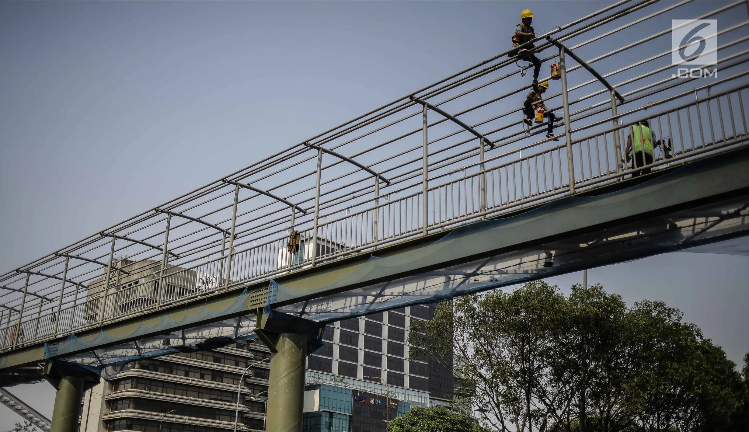 FOTO: Pembangunan Halte Busway BNN Baru Terus Dikerjakan - Foto ...