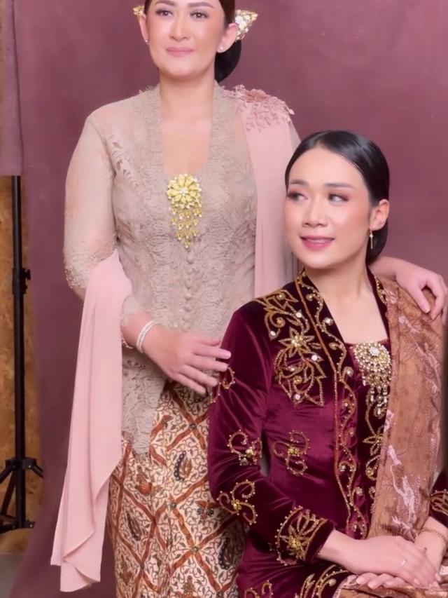 7 Pemotretan Nafa Urbach Bareng Puput Nastiti dengan Kebaya Ini Menawan - Hot Liputan6.com