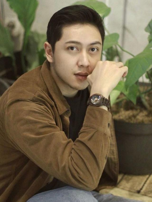 6 Potret Adhyra Yudhi dan Chico Andreas, Dua Vokalis Baru Band Yovie ...