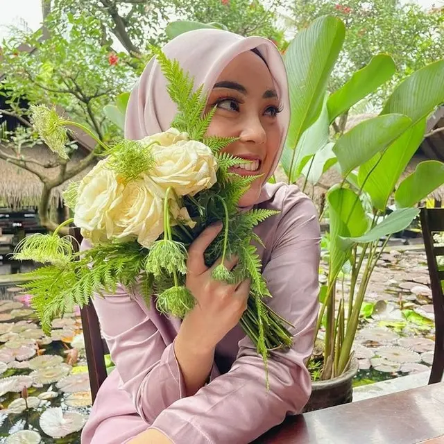 8 Potret Anisa Kinderflix yang Tengah Jadi Sorotan, Selalu Sukses Buat ...