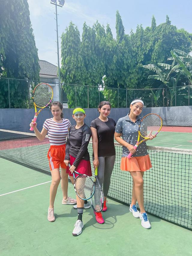 Pertemanan Sehat, Ini 6 Potret Geng Artis Olahraga Bareng - Hot ...