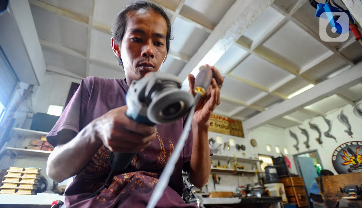 Melihat Proses Pembuatan Senjata Pusaka Kujang Khas Jawa Barat - Foto ...