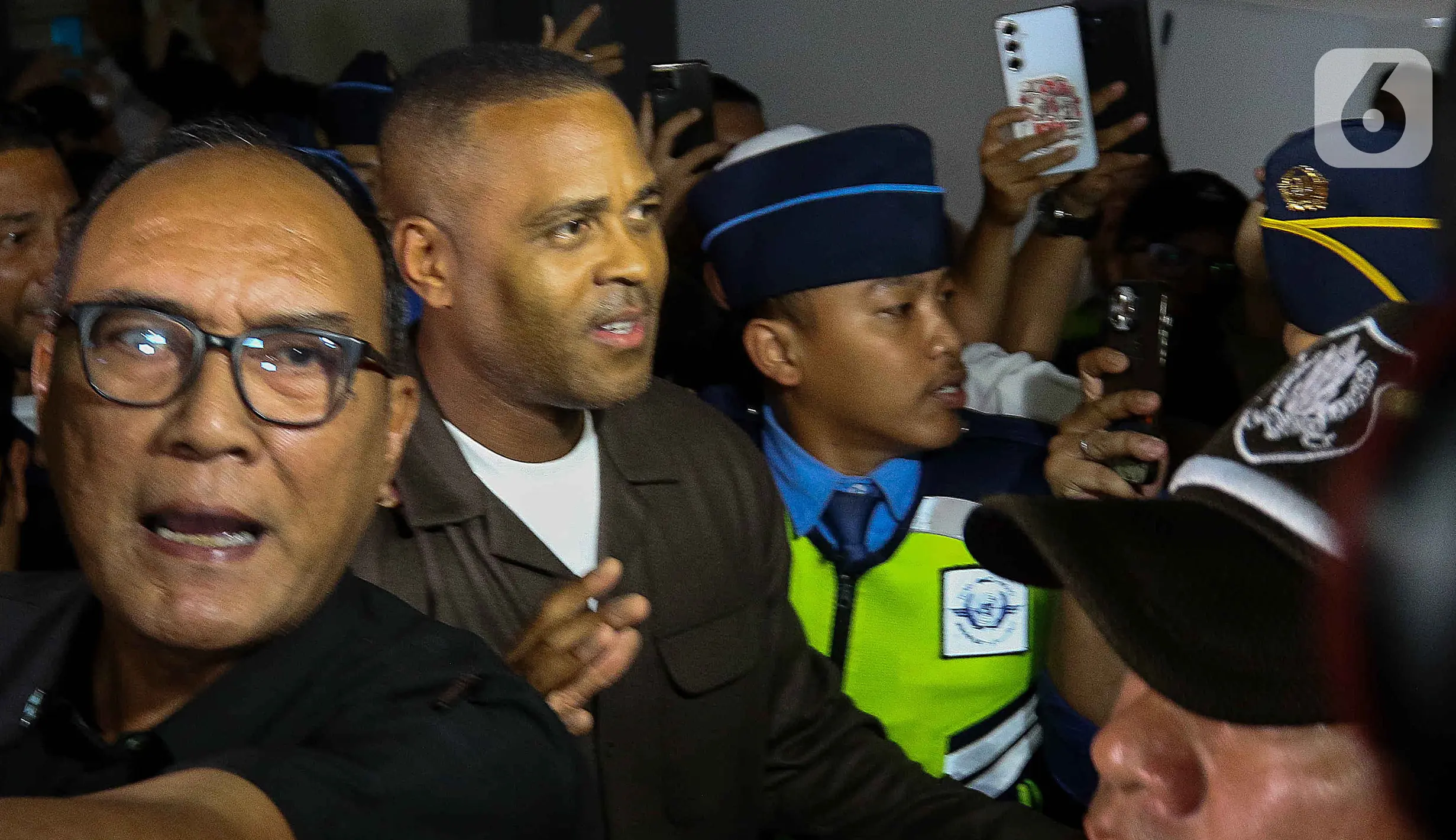 Momen Pelatih Baru Timnas Indonesia, Patrick Kluivert Tiba di Bandara Soetta - Foto Liputan6.com
