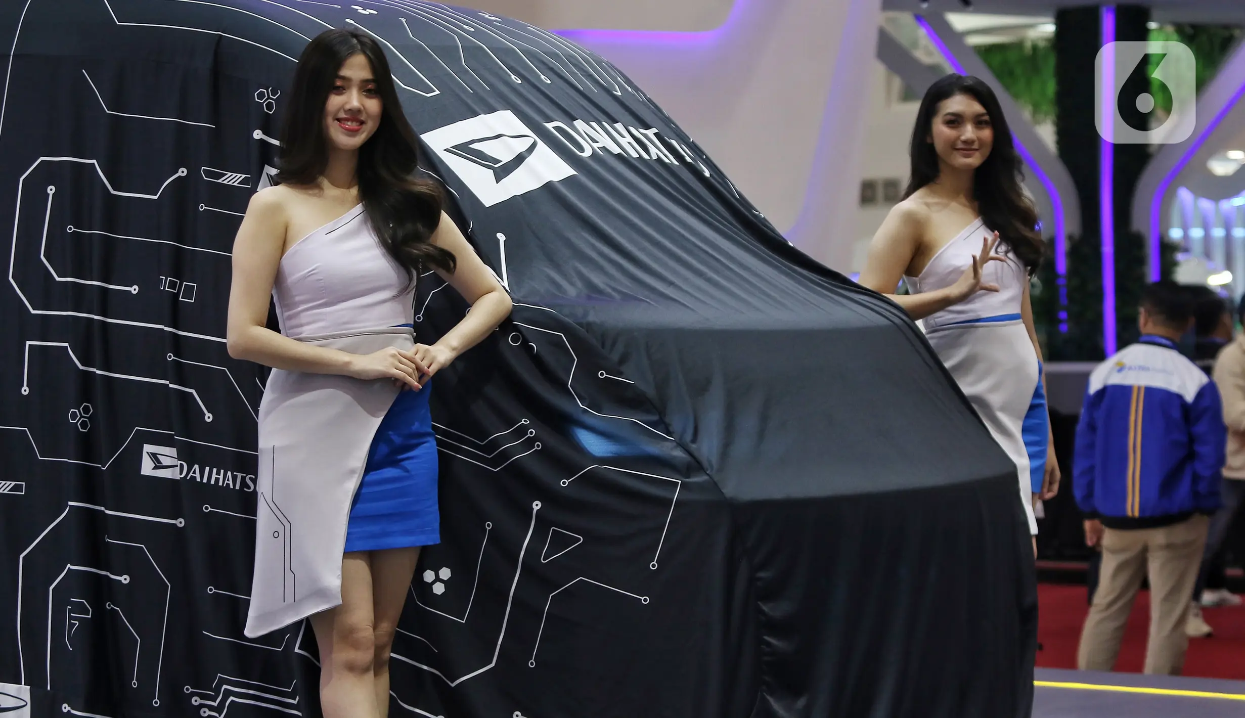 Pesona SPG Cantik Pikat Pengunjung untuk Melirik Mobil di GIIAS 2023 ...