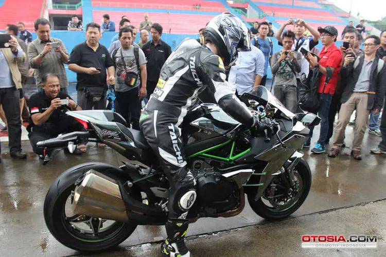 Prosesi Peluncuran Ninja H2 - Galeri Otosia.com