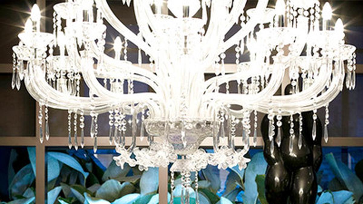 The Blue Room, Gradasi Biru yang Artistik untuk Ruang Makan Mewah ...