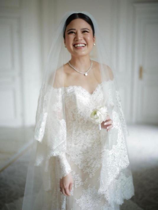 8 Potret Pemberkatan Valencia Tanoe Istri Kevin Sanjaya Dibalut Gaun Klasik, Menawan Bak ...