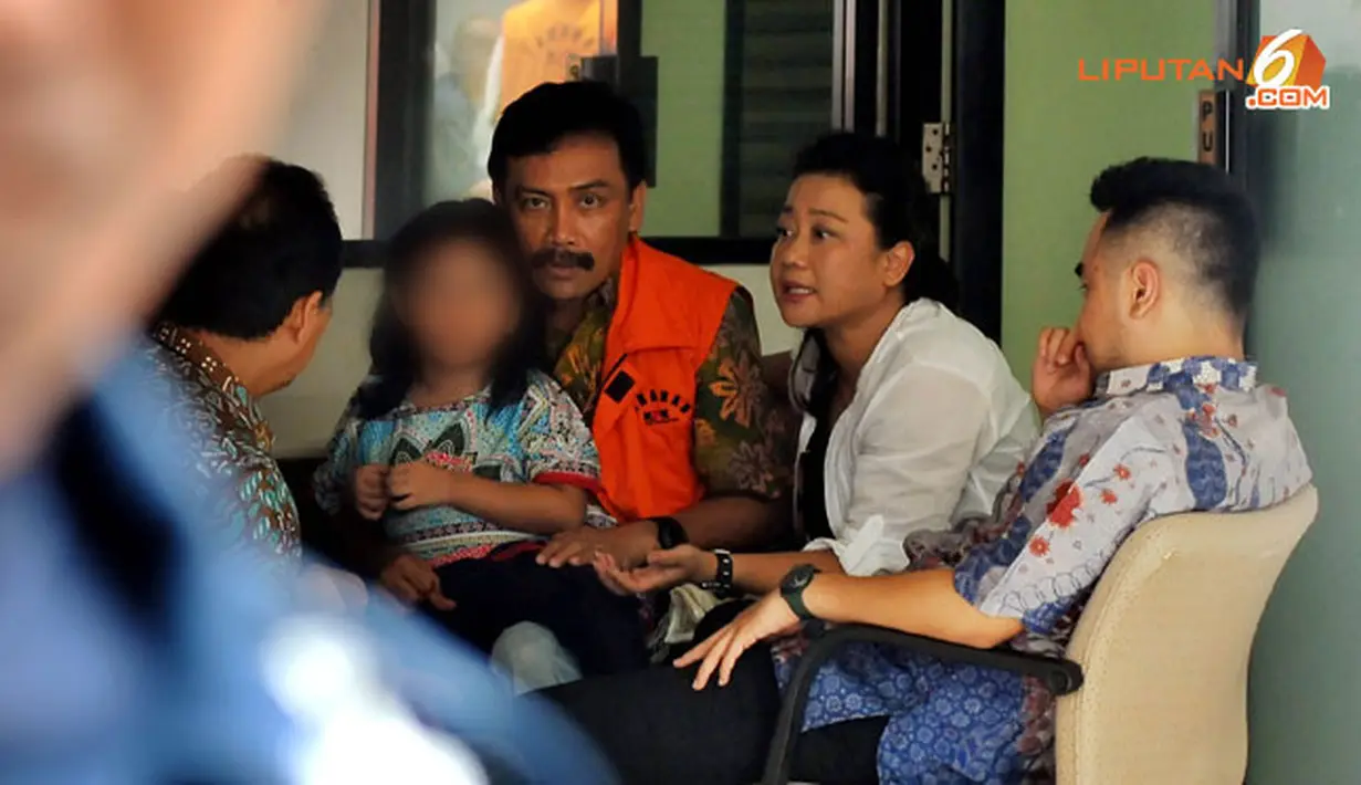 Andi Mallarangeng Dijenguk Anak, Istri, dan Ibunda