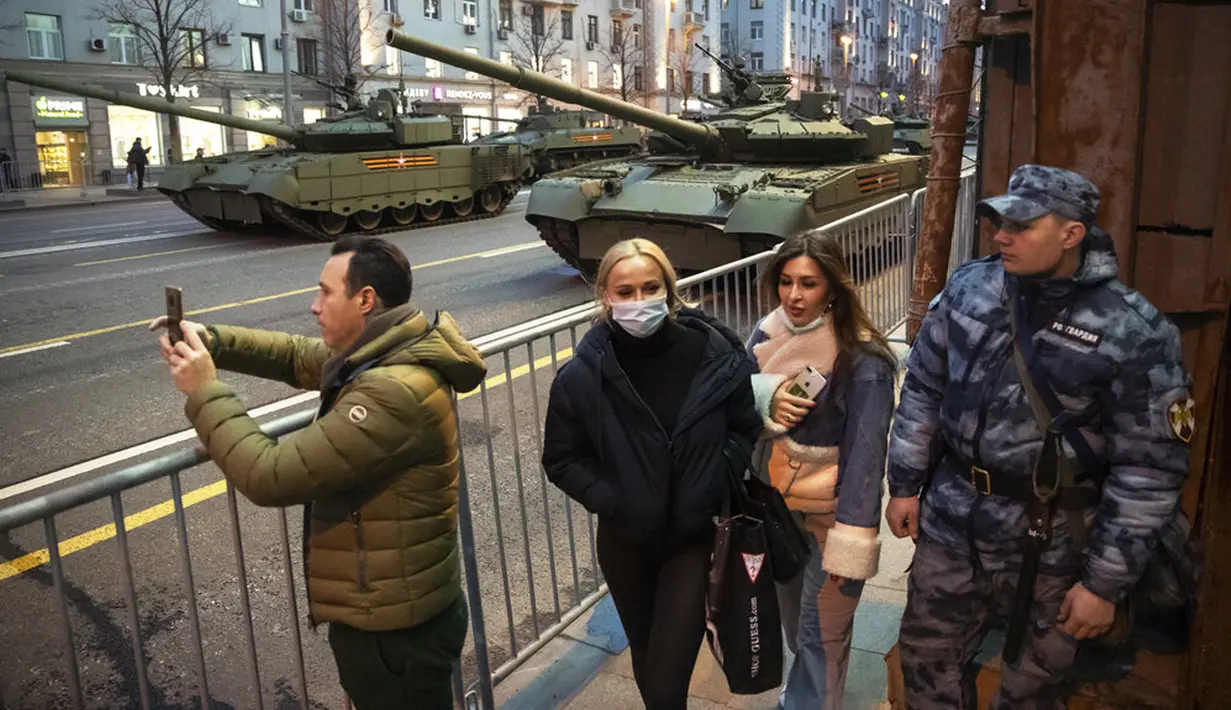 FOTO: Persiapan Jelang Parade Militer Hari Kemenangan Rusia - Foto ...