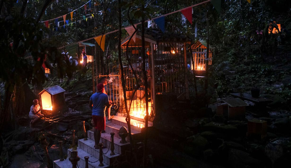 FOTO: Ritual Pengikut Aliran Maria Lionza di Gunung Sorte Venezuela ...
