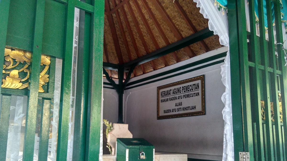 Kisah Cinta Abadi Putri Raja Bali Pemeluk Agama Islam - Regional ...