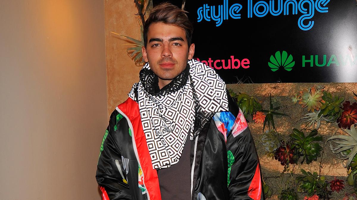 Kiprah Sherly Hartono, Pembuat 'Jaket Mi Ayam' - Fashion & Beauty ...