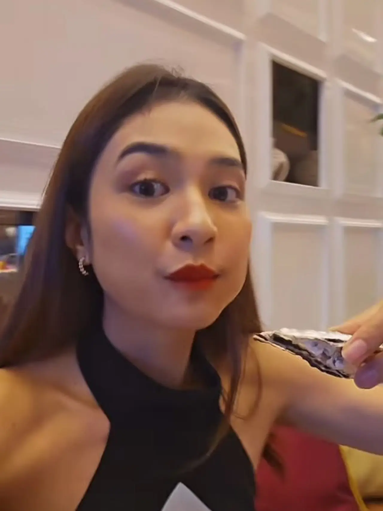 7 Momen Mikha Tambayong dan Deva Mahenra Rayakan Anniversary Pernikahan - Hot Liputan6.com