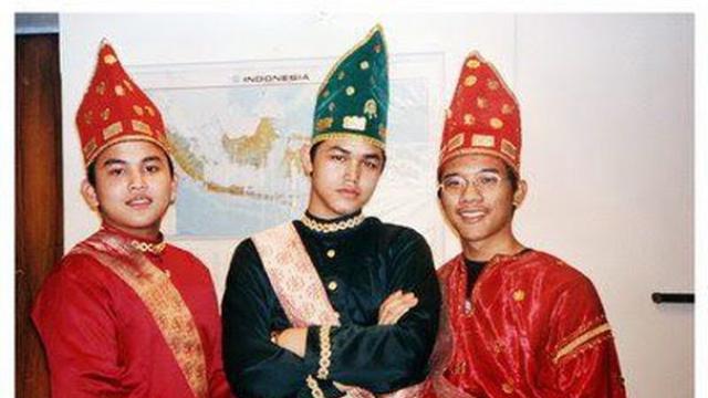 7 Potret Lawas Ivan Gunawan saat Masih Kurus Ini Bikin Pangling - Hot ...