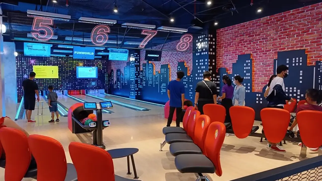 Main Bowling dengan Sistem Tach Card di Fun World - Lifestyle Liputan6.com
