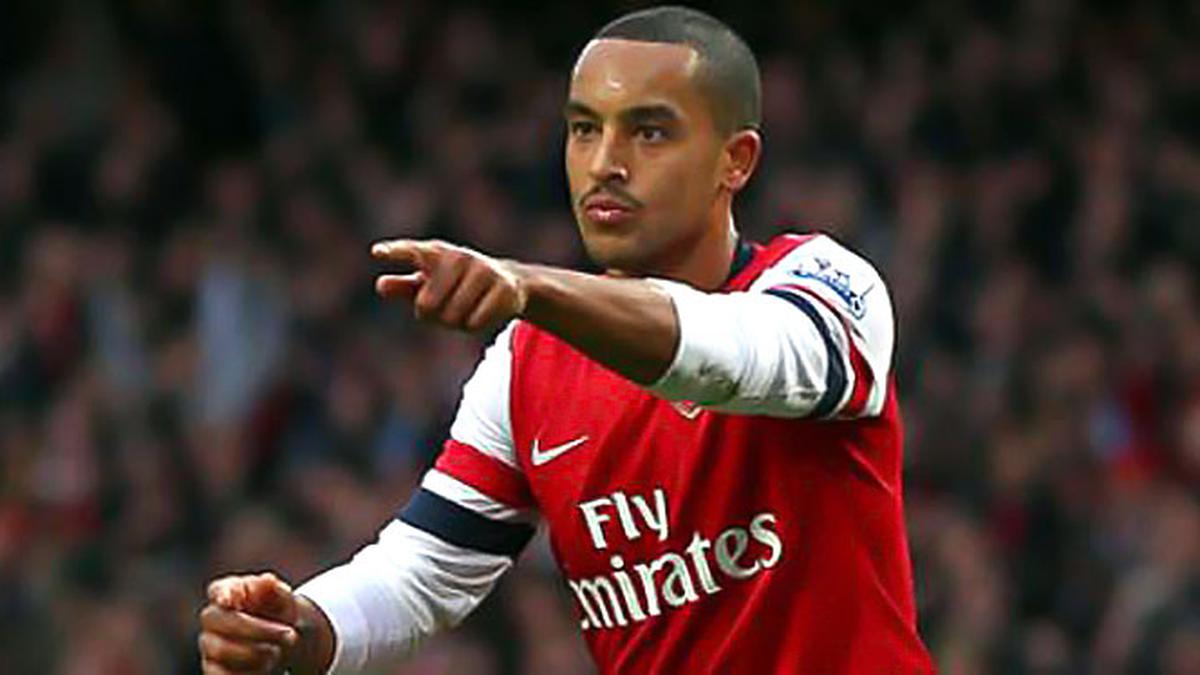 Walcott Bertahan di Arsenal? - Bola Liputan6.com