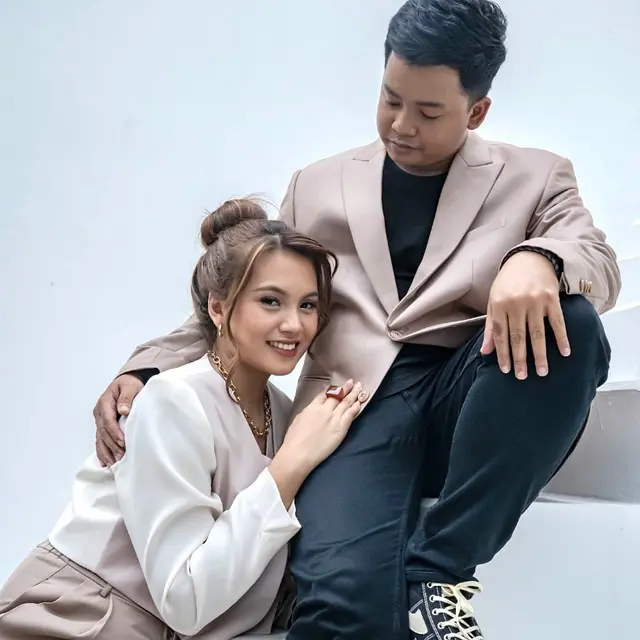 Dikabarkan Segera Menikah, Ini 7 Potret Dustin Tiffani dan Kekasih yang ...