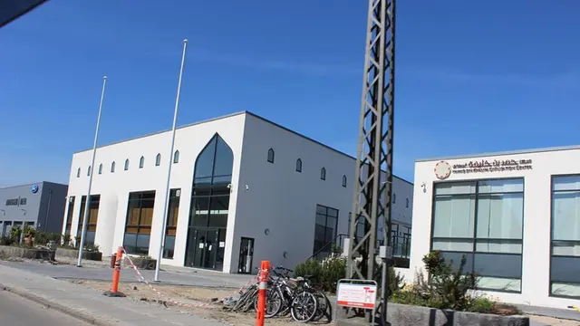 Masjid di Denmark Ini Berada di Antara Dealer Mobil dan Pergudangan ...