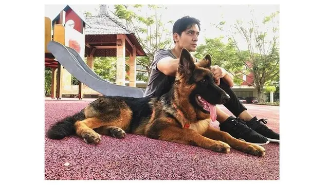 7 Potret Tyo Nugros, Drummer Dewa 19 yang 'Menolak Tua' di Usia 52 ...