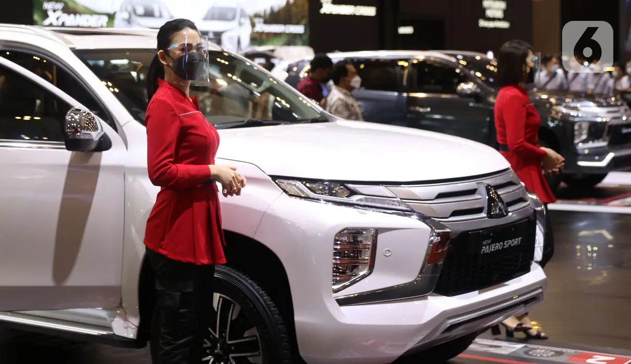 FOTO: Gaya Para SPG yang Curi Perhatian Pengunjung GIIAS 2021 - Foto ...