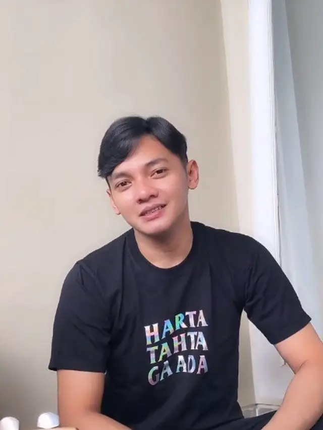 6 Potret Gaya Rambut Baru Dory Harsa, Disebut Mirip Oppa Korea - Hot ...
