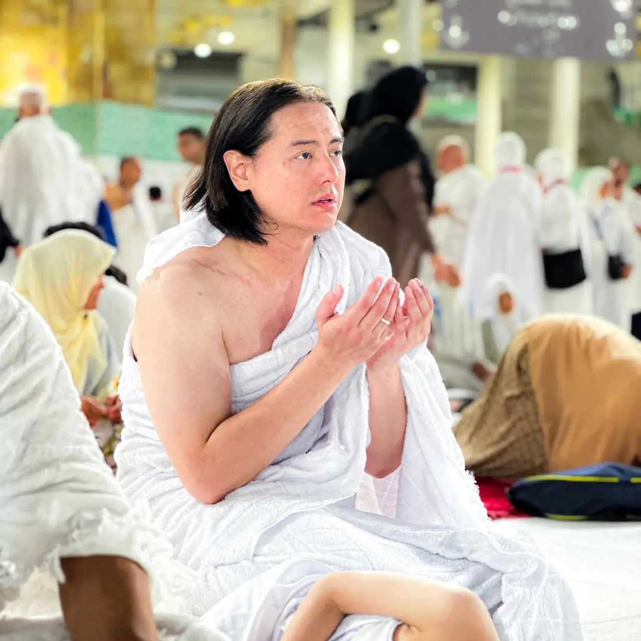 6 Artis Mualaf Ini Diizinkan Keluarga Pindah Agama, Mahalini Didukung ...