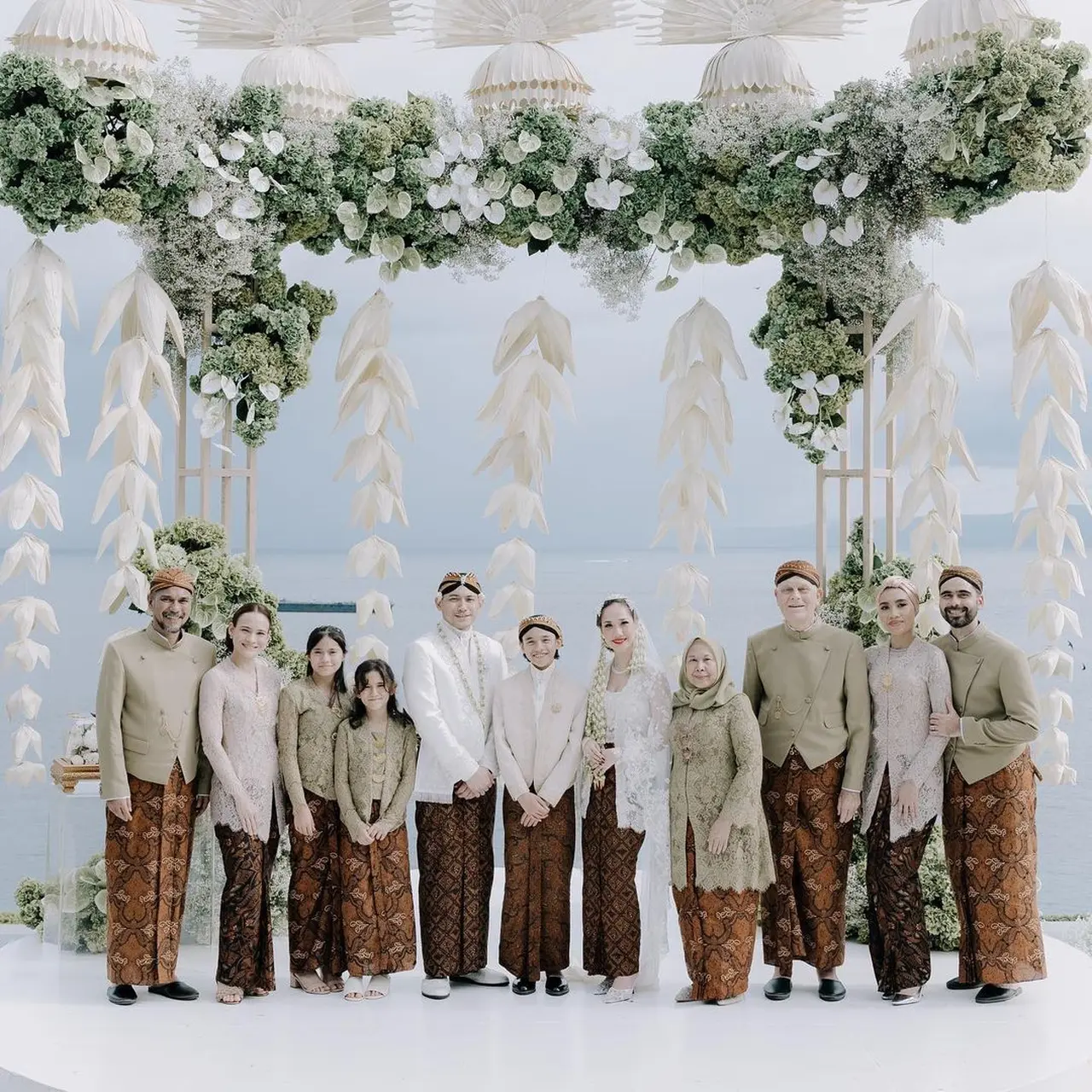 6 Potret BCL dan Tiko Bareng Keluarga Besar, Makin Lengkap karena The Sinclair - Hot Liputan6.com