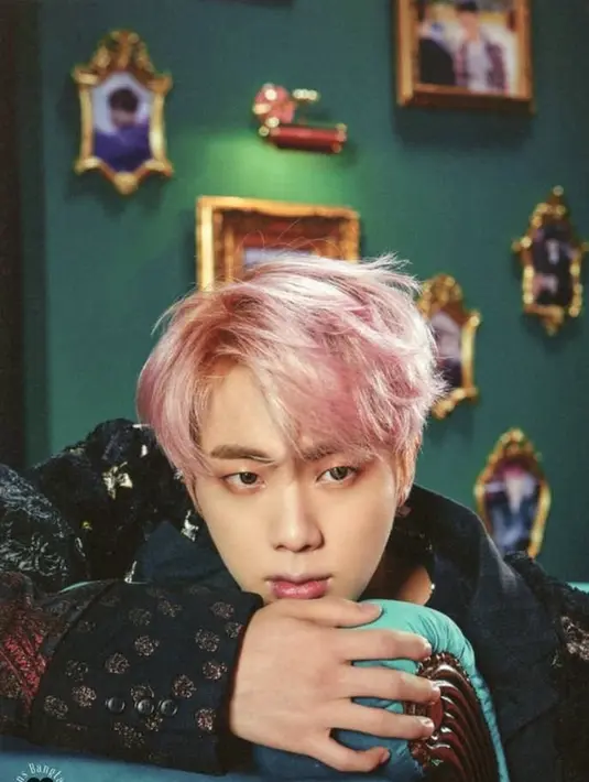 FOTO: Gaya Rambut Jin BTS dengan Berbagai Warna, Tampan dan Memesona ...