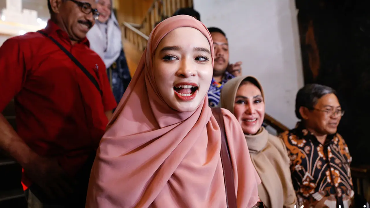 Potret Inara Rusli Penuhi Panggilan di Polda Metro Jaya, Sambut Gembira ...