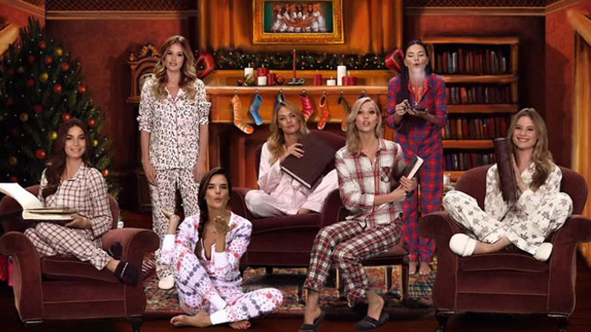 Para Victoria`s Secret Angels Tampil Cute di Video Natal