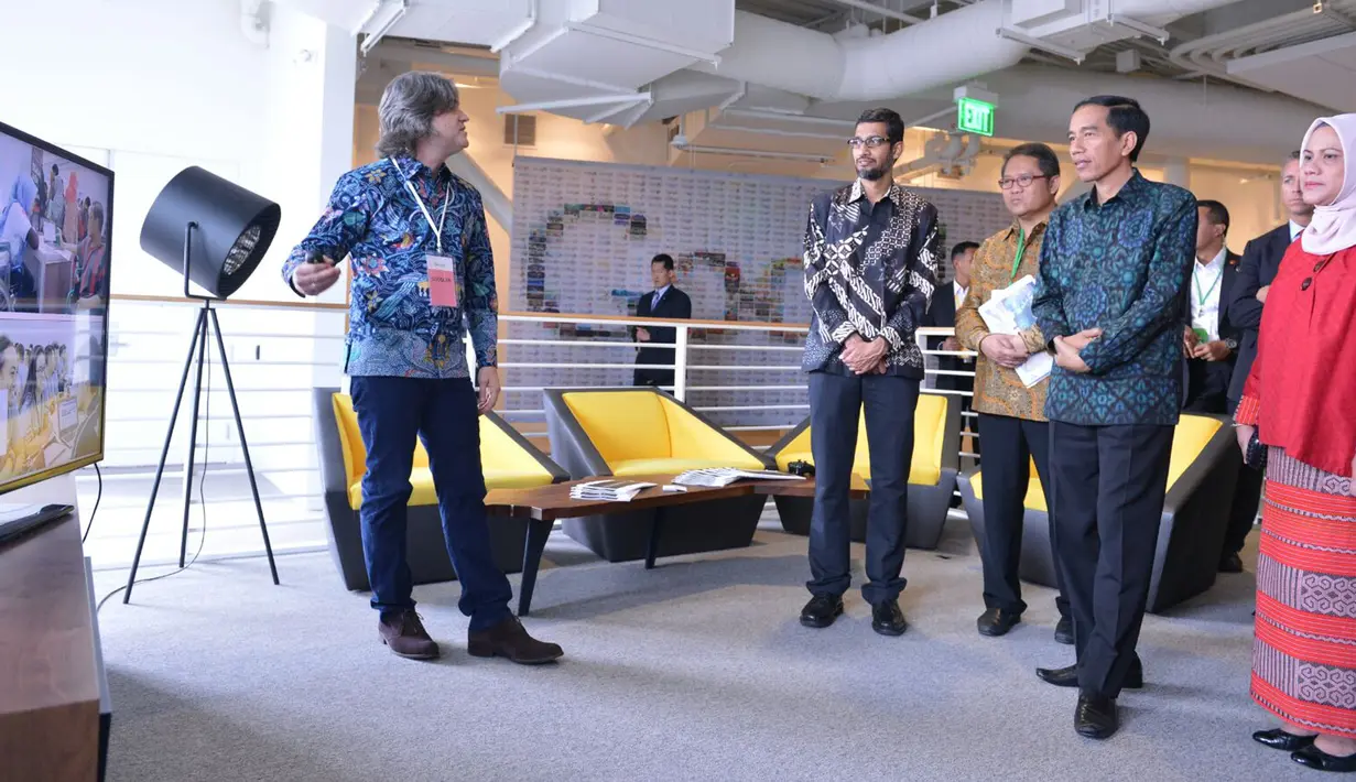 Di Kantor Google, Jokowi Disambut Sundar Pichai dengan Batik - Foto ...