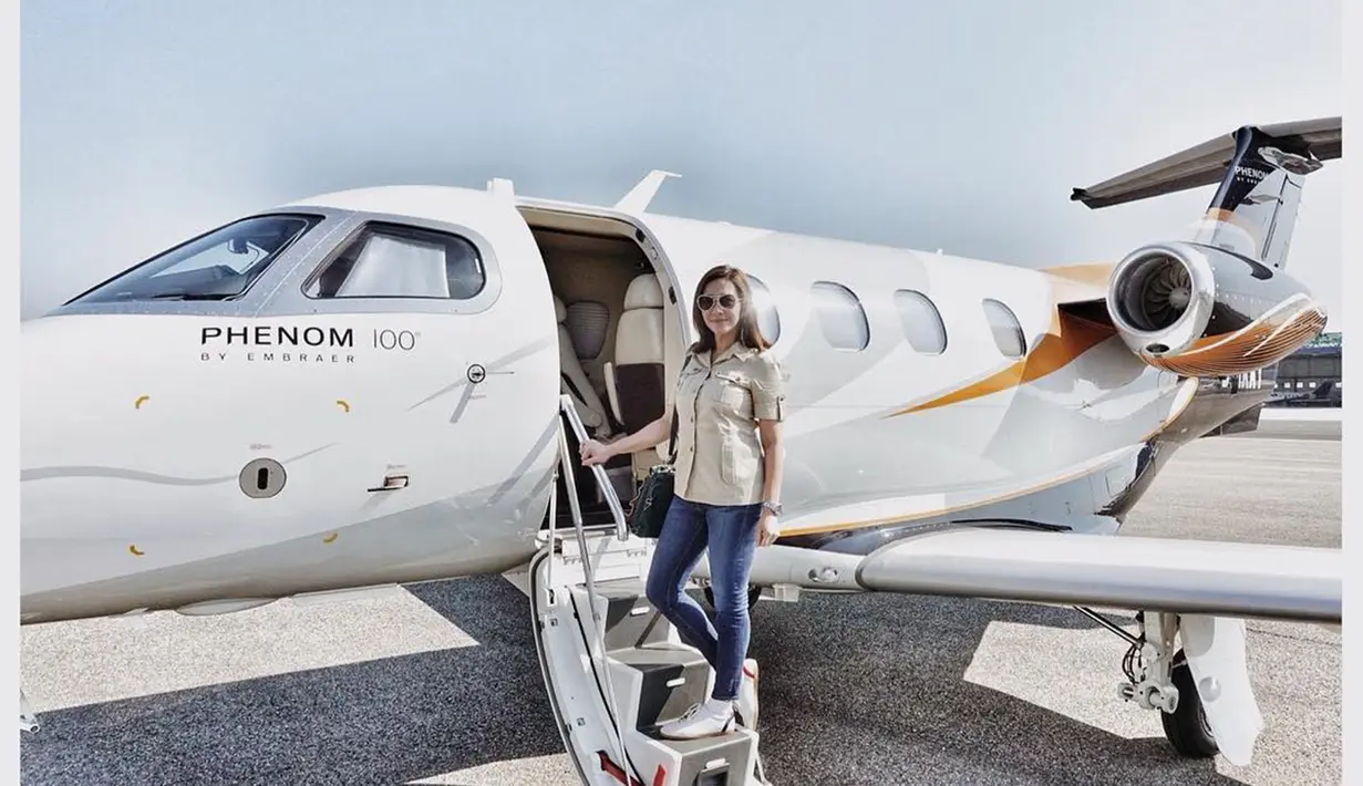 FOTO: Gaya Santai Maia Estianty Saat Liburan, Tetap Cantik dan Menawan - Foto Liputan6.com