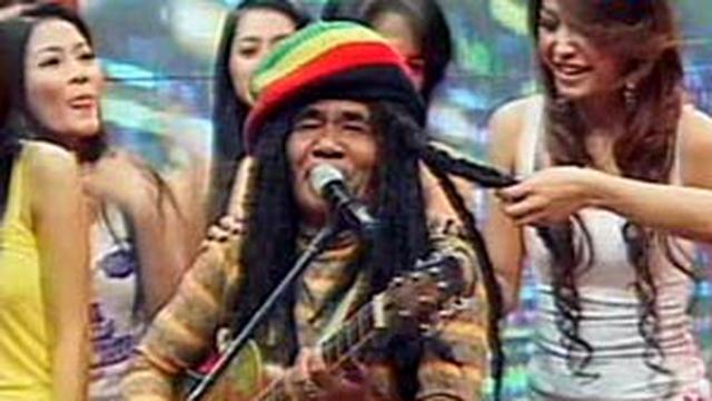 Mbah Surip "Gendong" Reggae ke Tanah Air - ShowBiz Liputan6.com