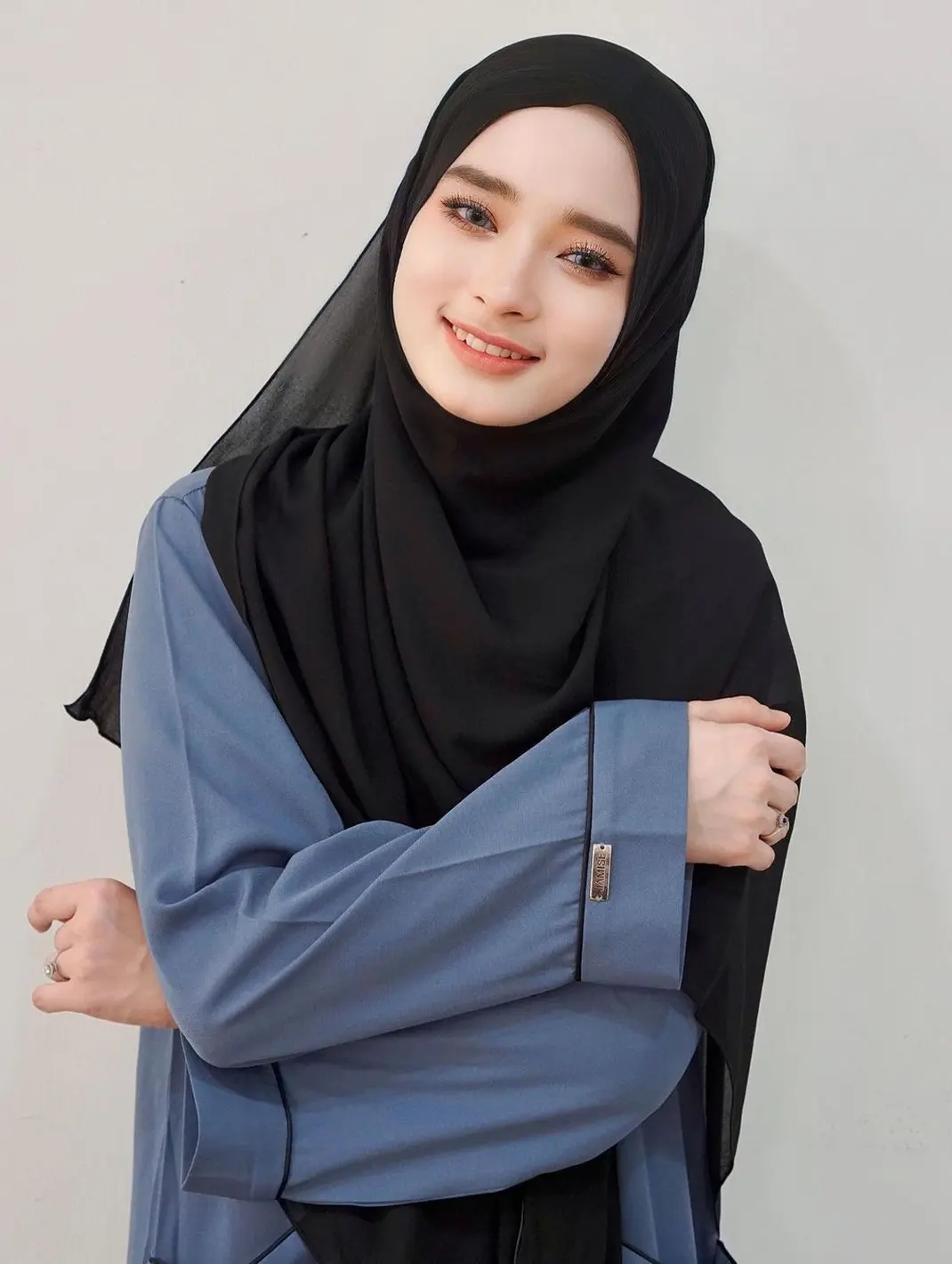 Adu Gaya Inara Rusli dan Zaskia Gotik, Kini Dibilang Makin Mirip - Photo Fimela.com