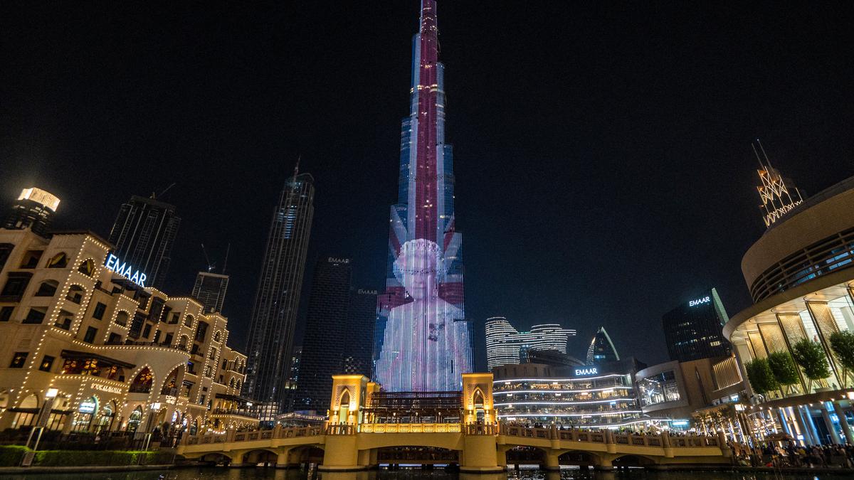 Ketika Burj Khalifa Beri Penghormatan pada Ratu Elizabeth II - Foto ...