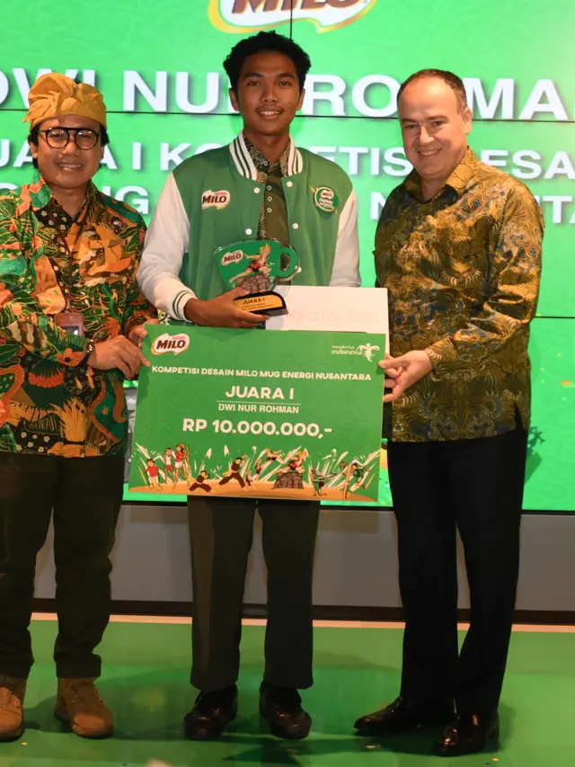 Seniman Dwi Nur Rohman Bikin Mug Dengan Desain Lompat Batu Nias ...