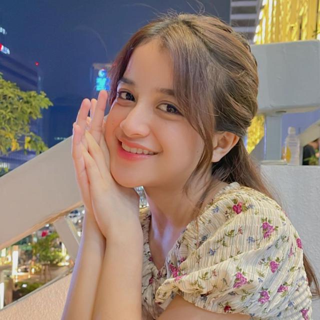 6 Potret Annisa Kaila, Pesinetron Cilik Lawan Main Emiliano Cortizo di ...