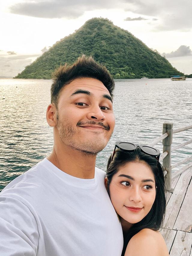 Jadi Tempat Favorit, Ini 7 Momen Liburan Debi Sagita ke Labuan Bajo ...