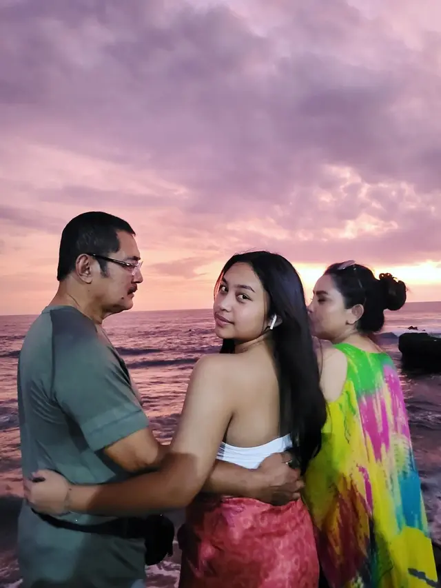 7 Potret Khirani Anak Mayangsari di Bali Saat Libur Kuliah, Tampil Lebih Dewasa - Hot Liputan6.com