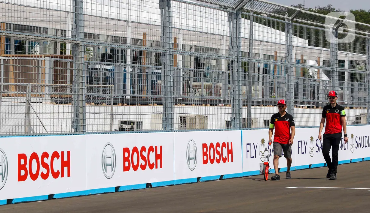 FOTO: Para Pembalap Mobil Listrik Formula E Lakukan Driver Track Walk ...
