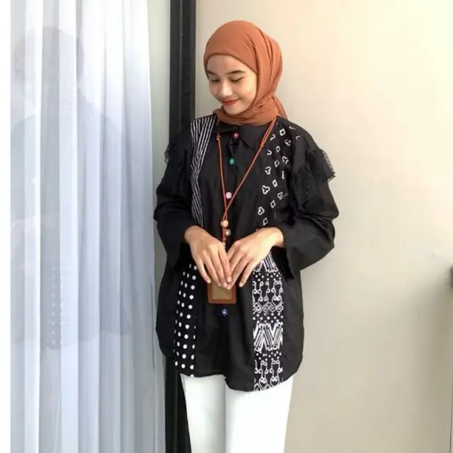 10 Rekomendasi Blouse Batik Kekinian untuk Wanita Terbaru dan Terbaik ...