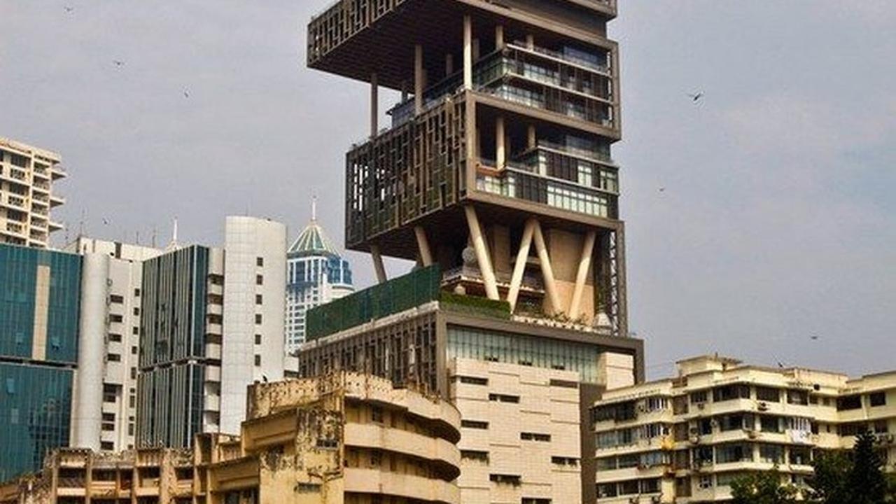 Rumah atau Gedung Pencakar Langit? Intip Kemegahan Antilia, Hunian ...