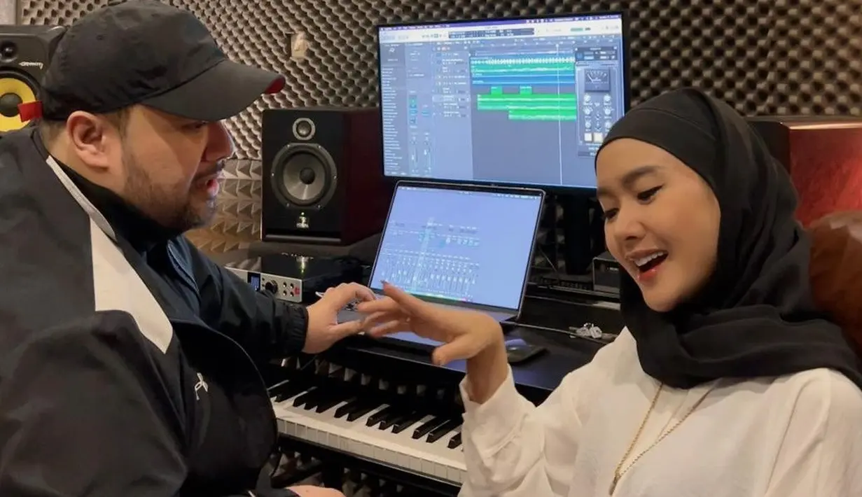 Pamer Buku Nikah, Ini Potret Mesra Cita Citata dan Didi Mahardika - Foto Liputan6.com