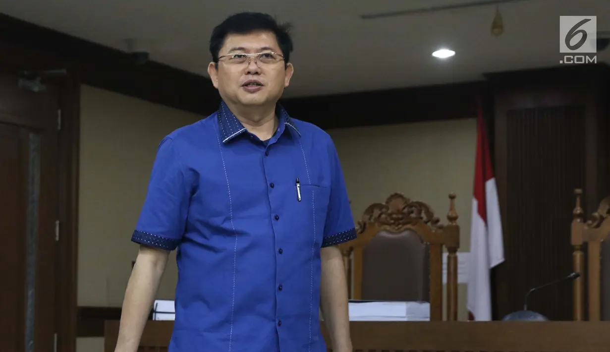 FOTO: Merintangi Proses Penyidikan KPK, Lucas Dituntut 12 Tahun Penjara ...