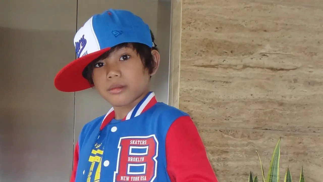 Penyanyi Cilik Tegar Jual Sepeda Motor untuk Bertahan Hidup - ShowBiz ...