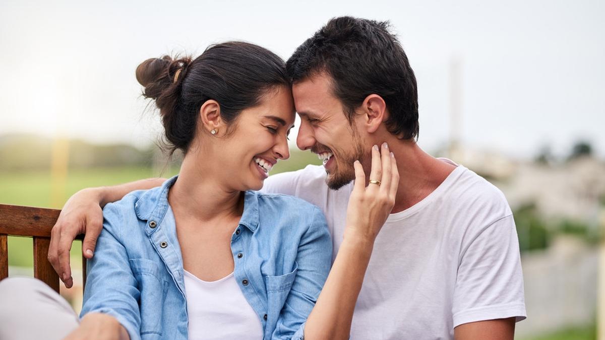 6 Tanda Pria Memberikan Cinta Tanpa Mengucapkannya