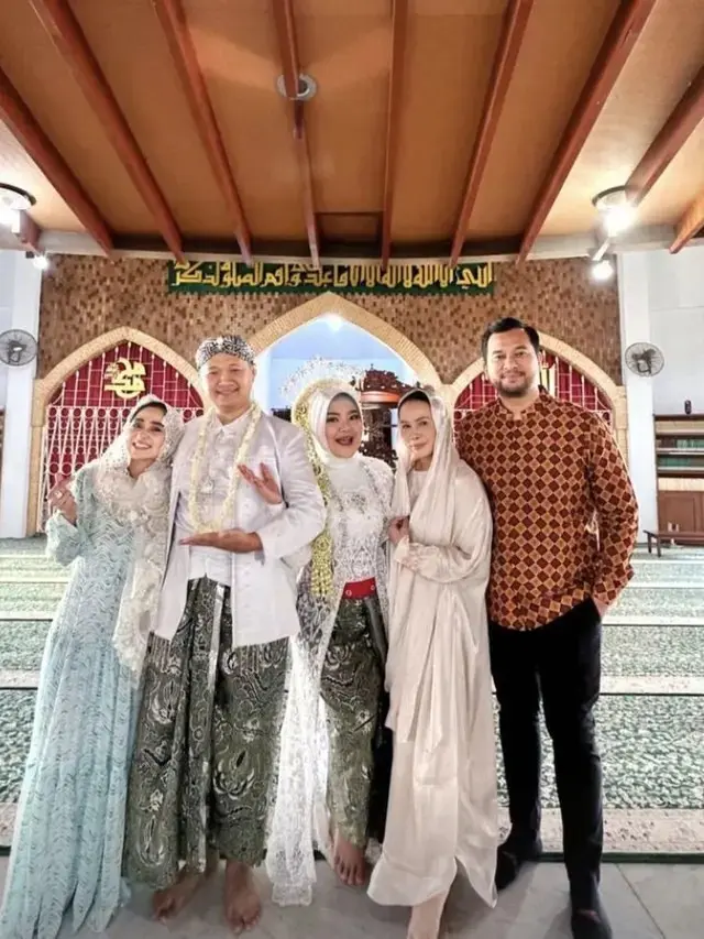 7 Potret Kompak Dewi Perssik dan Rosa Meldianti, Sempat Berseteru - Hot ...