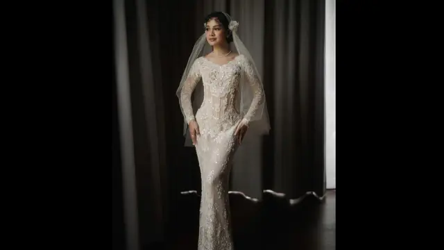 5 Potret Detail Gaun Andien di Perayaan 10 Tahun Pernikahan, Tema ...