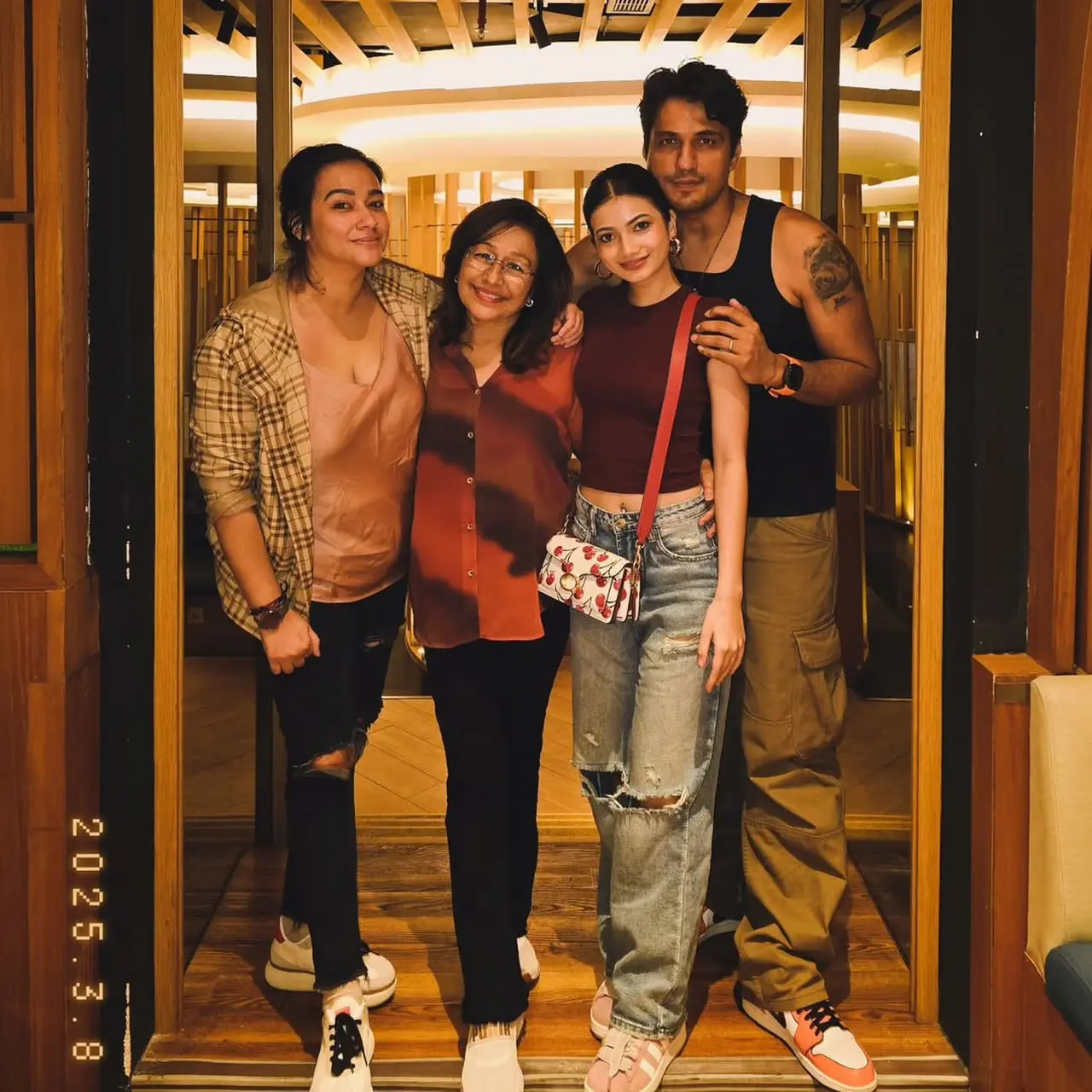 6 Potret Kedekatan Ratu Sofya dan Ibu Cornelio Sunny, Kabar Sudah Menikah Makin Kuat - Hot ...